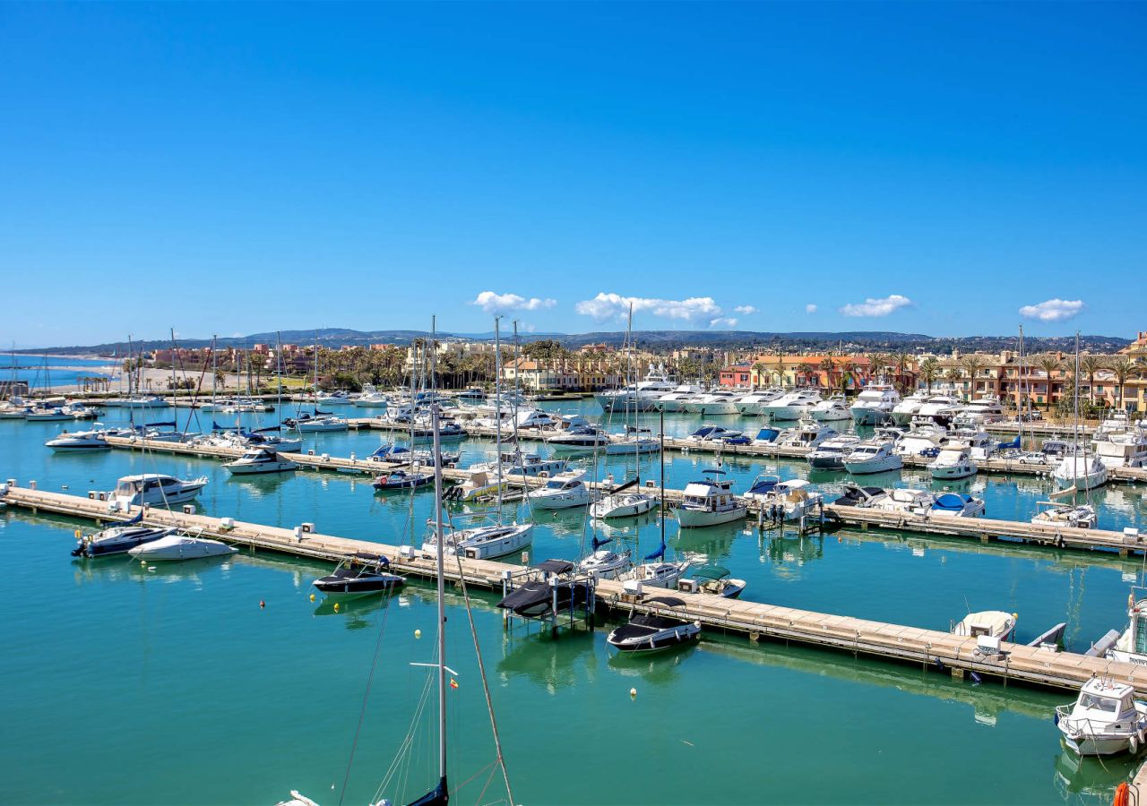 Pourquoi les individus ultra fortunés choisissent Sotogrande : un ...